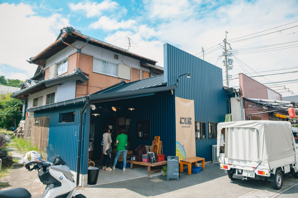【にじ屋 Sanda base】地域の方に愛されて1周年！こだわりとあったかさがあふれる三田市西山の八百屋さんに行ってきた | さんだびより ...