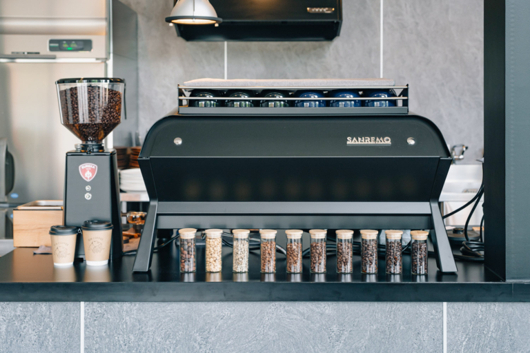 【SiN COFFEE】(シン コーヒー)モダンで自然豊かなロケーションでスペシャリティコーヒを堪能！三田市発の次世代ロースタリーカフェに行っ ...